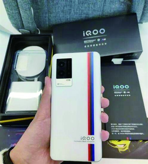 山东商报 - vivo旗下iQOO8使用不到两年主板烧坏